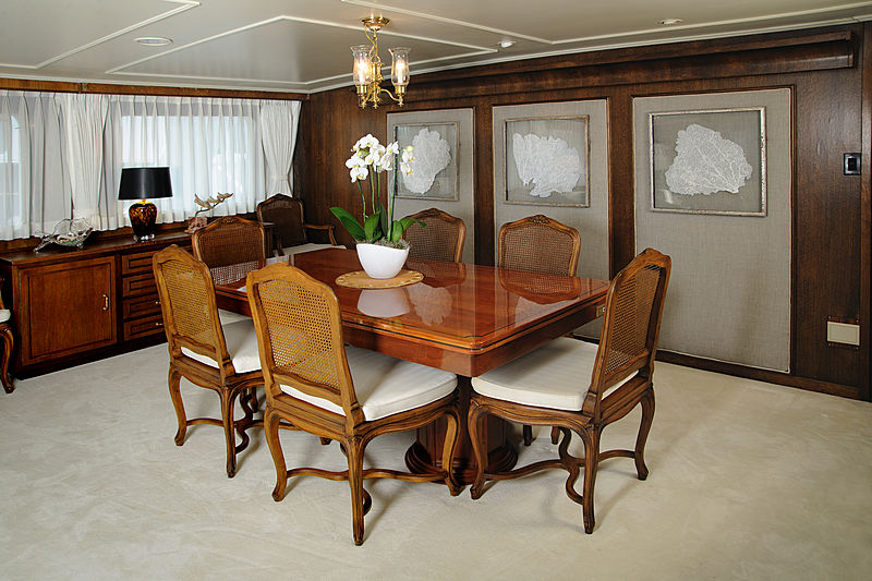 Yacht AVANTE V, Feadship | CHARTERWORLD Luxury Superyacht Charters